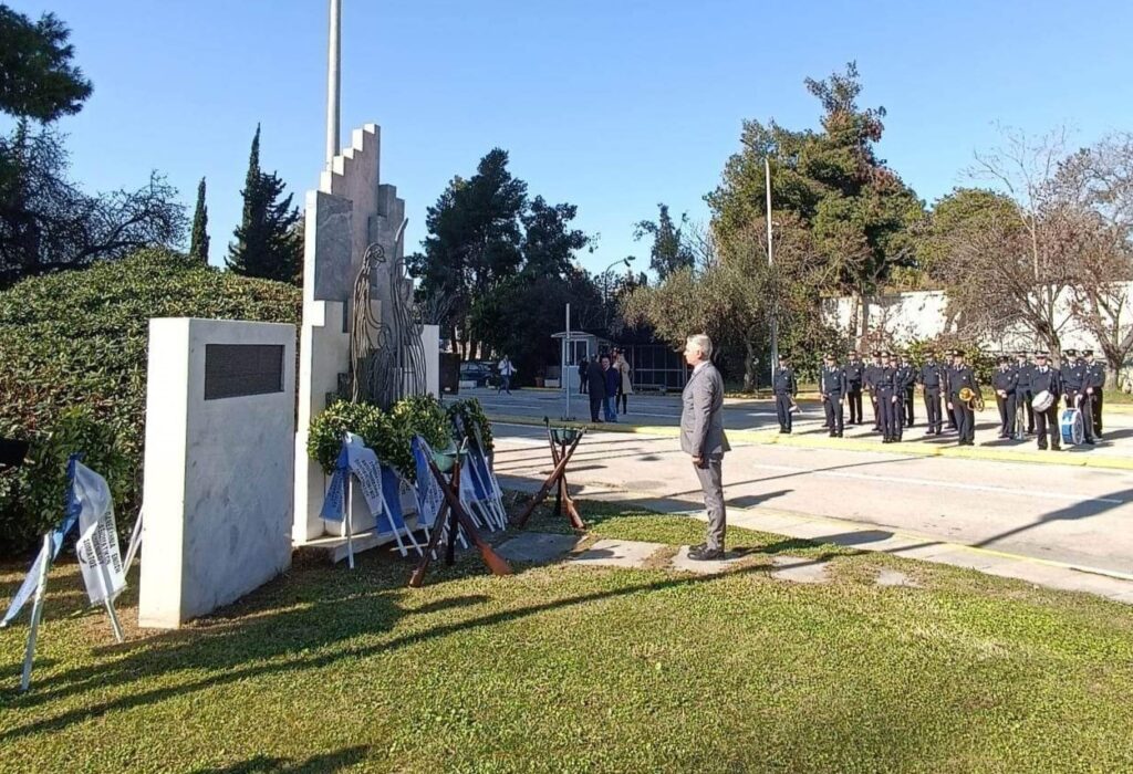 Π.Ο.Ε.Π.Λ.Σ.: Κατάθεση στεφάνου στο Μνημείο Πεσόντων Αστυνομικών - Π.Ο ...